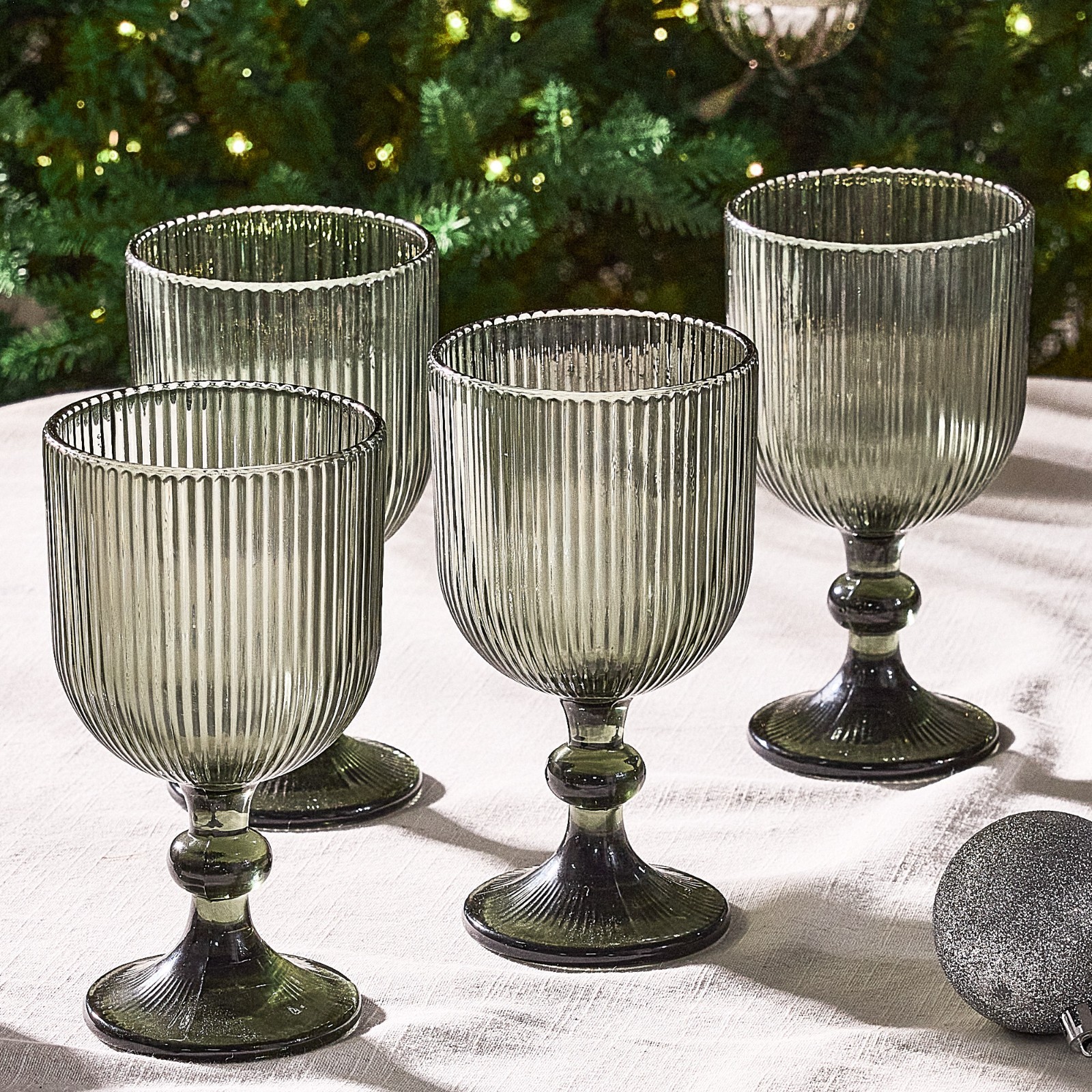 SET OF 2 4 WINE GLASS GOBLETS COLOURED CHRISTMAS GLASSWARE | eBay UK