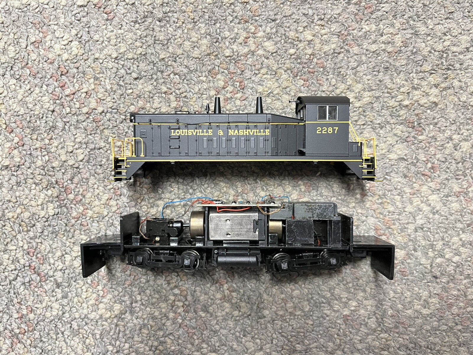 + Life Like Proto 2000 HO Louisville & Nashville SW9/1200 Locomotive No ...