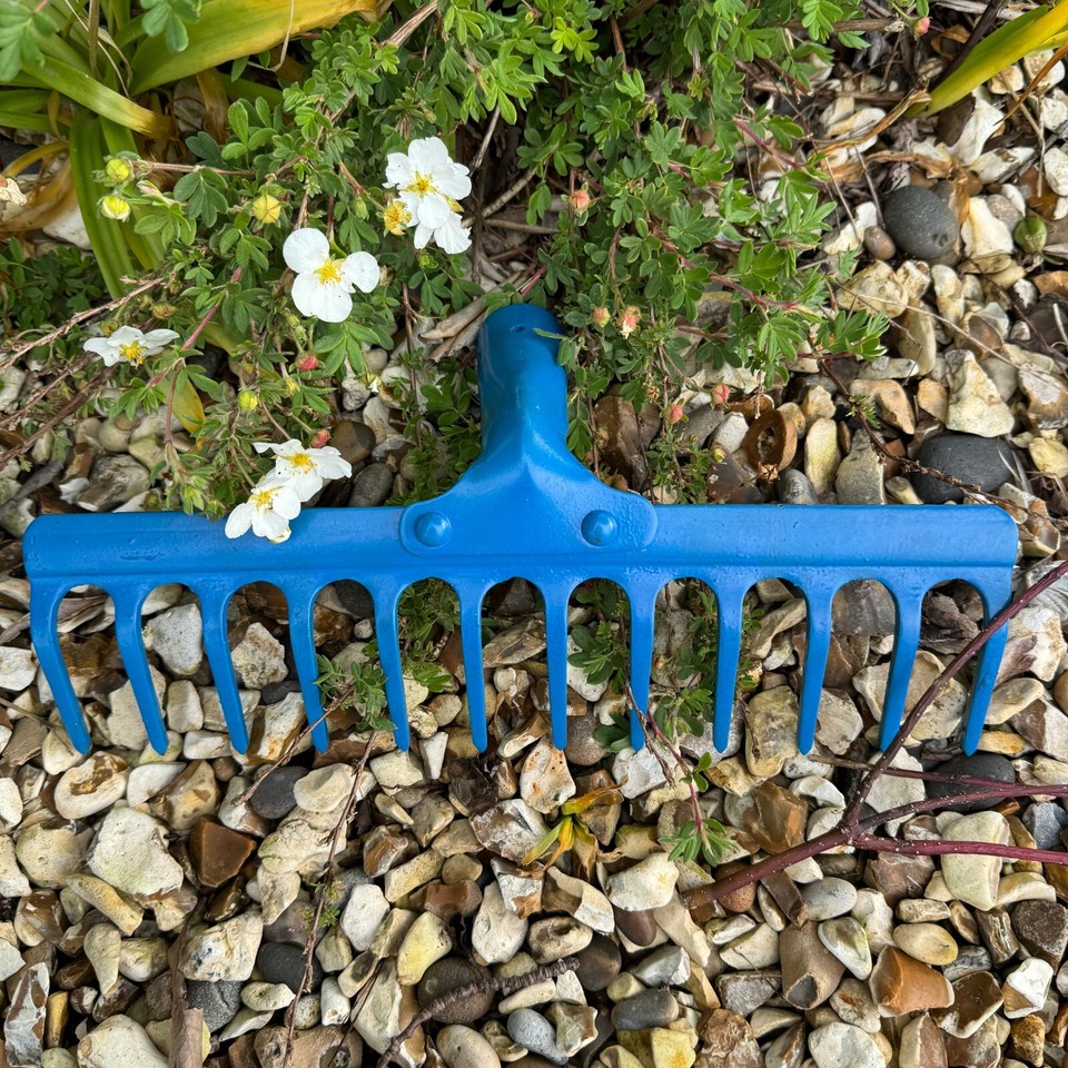 OUTDOOR GARDEN RAKES LAWN RAKE METAL GARDENING HAND TOOL LEAF WITH ...