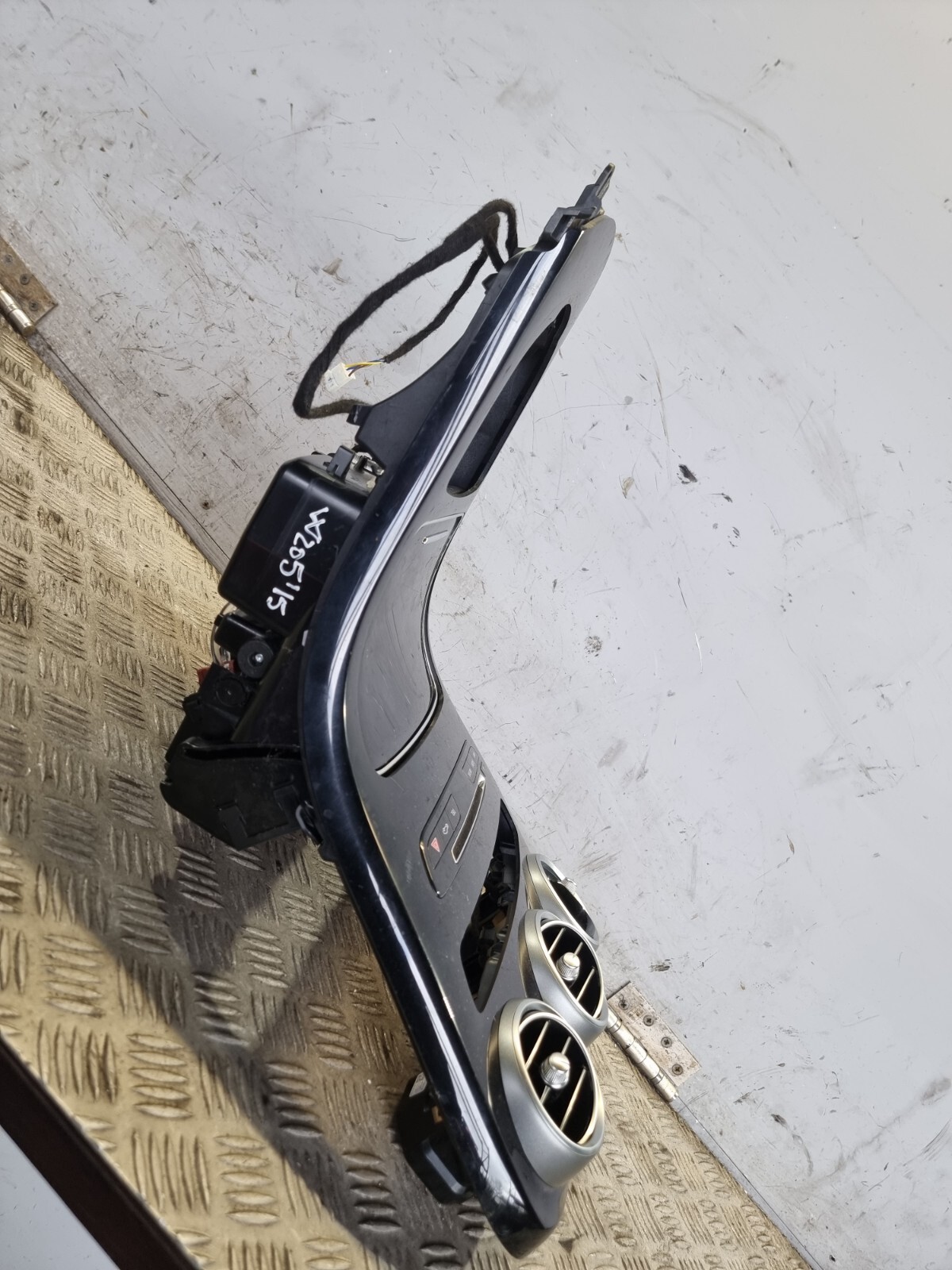 MERCEDES C250 CENTER DASH PANEL WITH AIR VENTS AND STORAGE 2056800210 ...