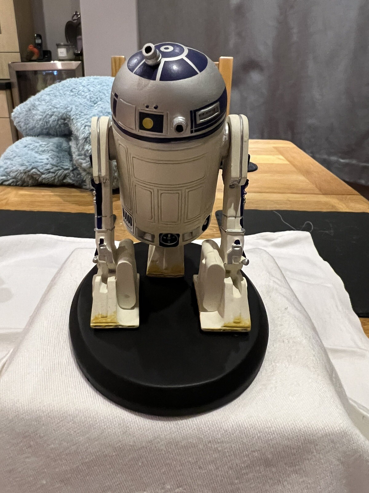 Star Wars R2D2 Figurine on a stand | eBay