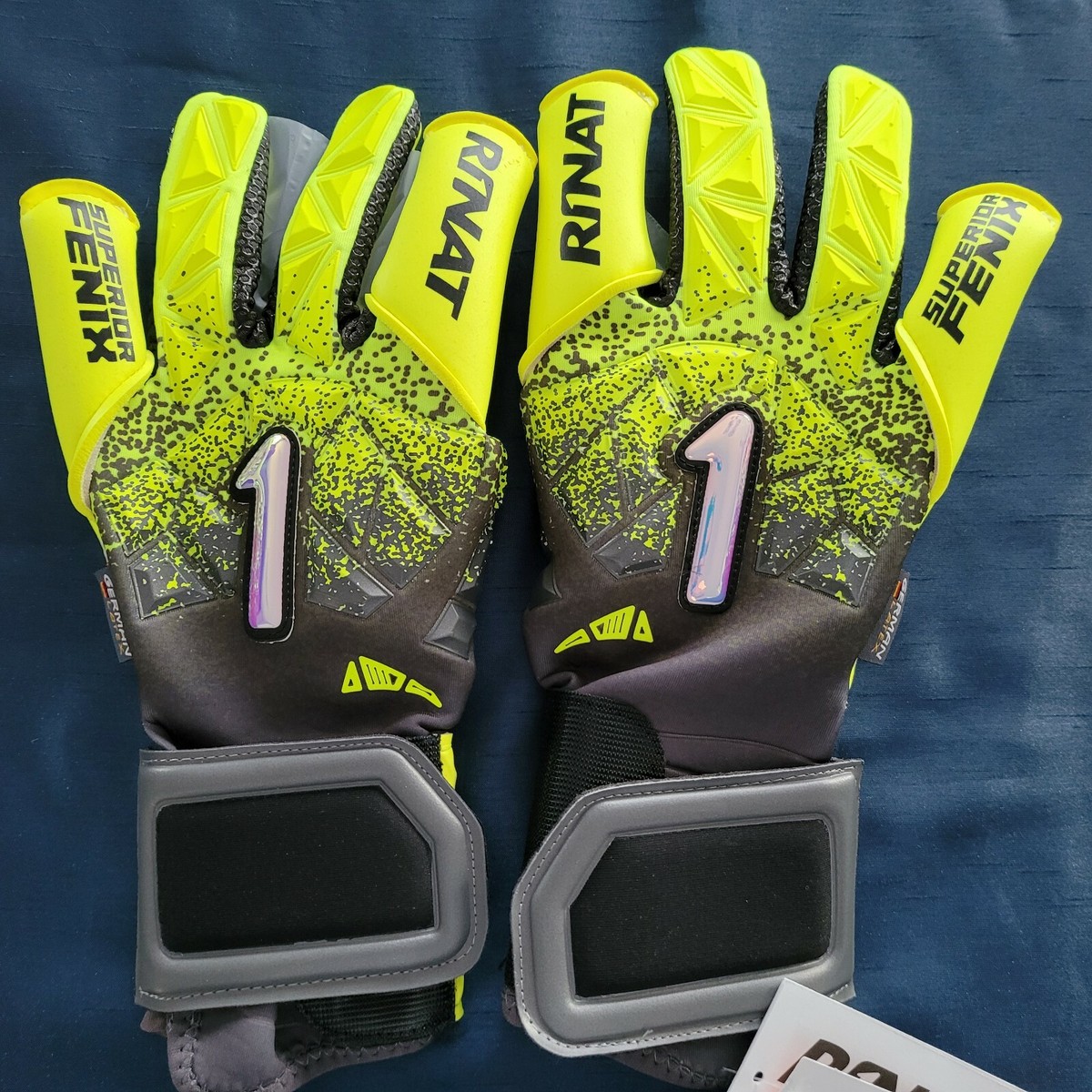 Rinat Logo