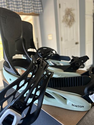 BRAND NEW: Burton Bindings Medium Womens | eBay