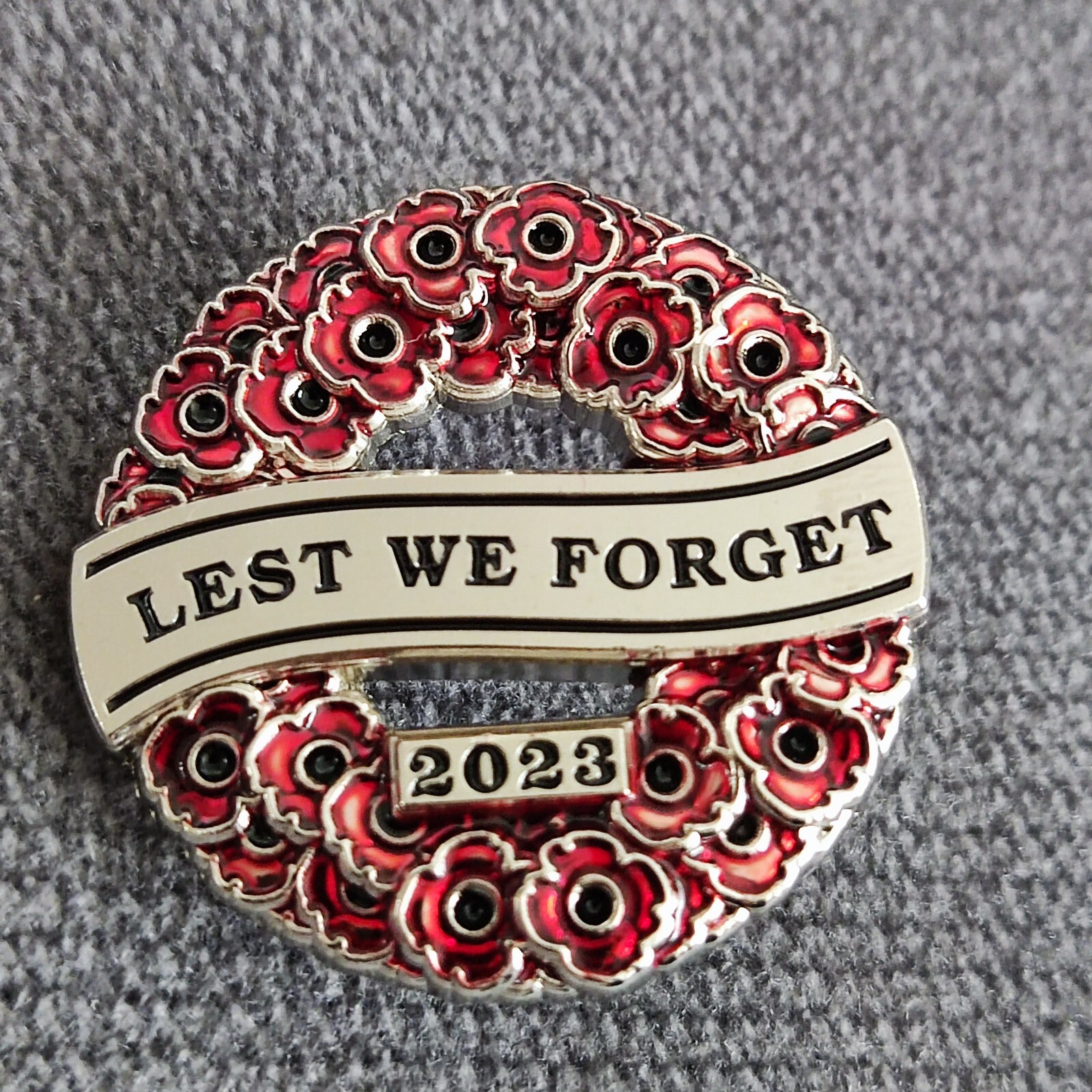 2023 UK Poppies Pin Badges Brooch Remembrace Veterans Memorial | eBay