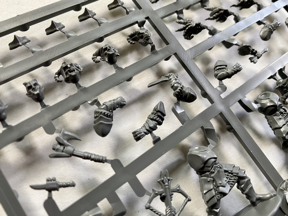 Frostgrave Demons 28mm New • One Sprue • 5 Miniatures • Osprey ...