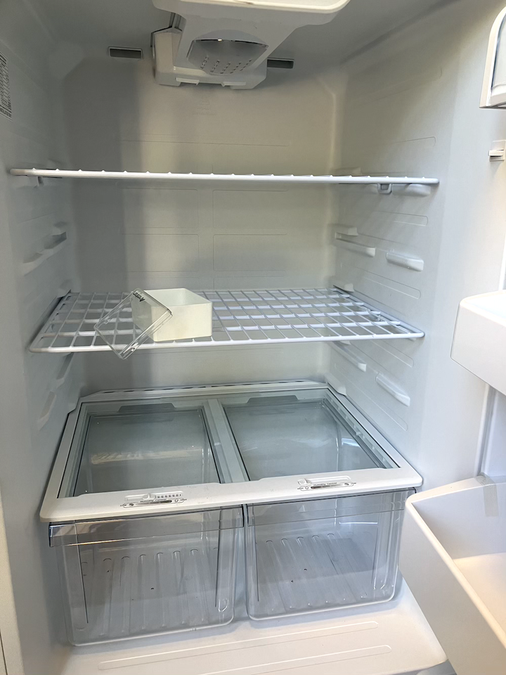 Insignia NS-RTM18WH8Q-18 Cu. Ft. Top-Freezer Refrigerator - White. | eBay