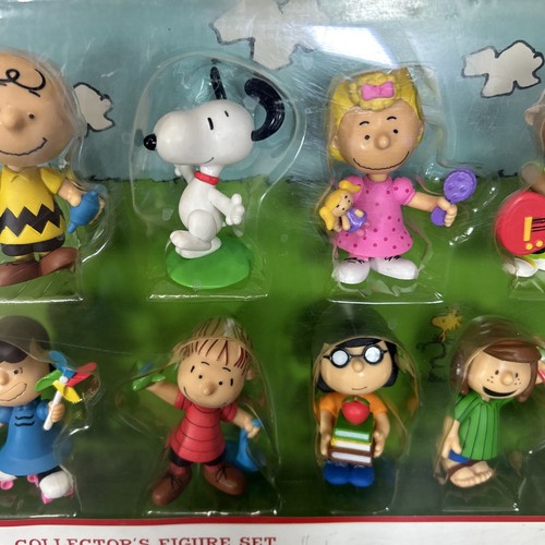 PEANUTS COLLECTOR’S FIGURE SET 2015 10 Figures Snoopy Charlie Brown Pig ...