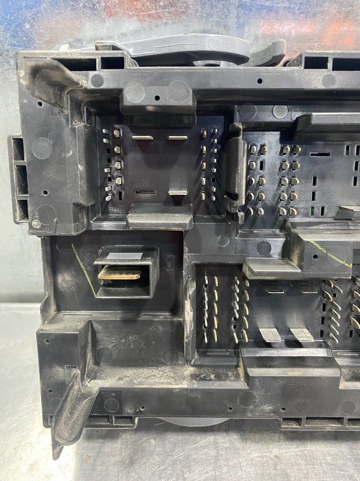 2008 Chevrolet Suburban 5.3 Fuse Box Power Distribution Block 25815387 ...