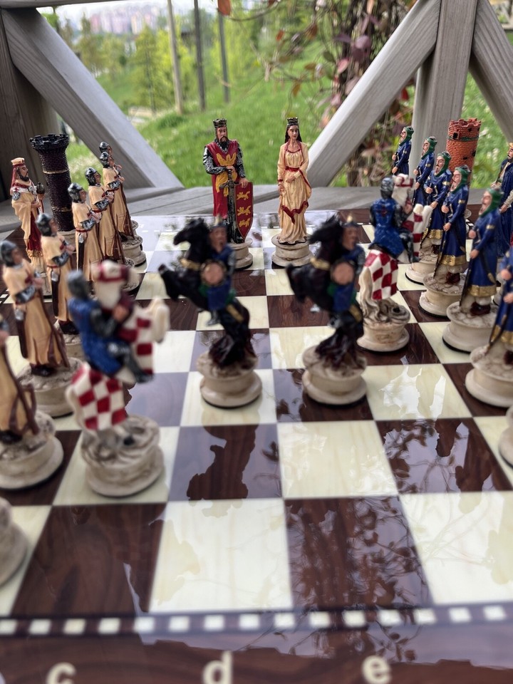 Luxury Chess Set – Crusader Knights, Hand-Painted Resin Pieces, Walnut ...