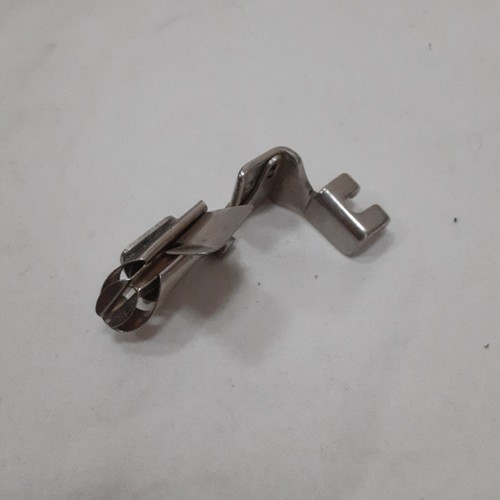 Antique 1933 Singer Sewing Machine With Knee Lever Hem Feet Crank Wood ...