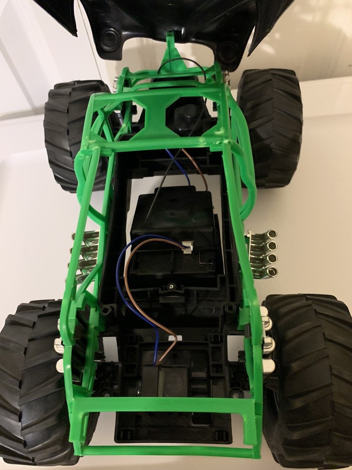 New Bright 1:10 RC 9.6V Monster Jam Grave Digger Truck No remote ...