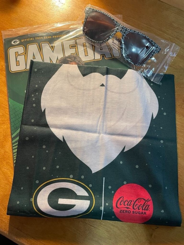 GREEN BAY PACKERS 2024 GAMEDAY PROGRAM, SUNGLASSES, & SANTA NECK/FACE ...