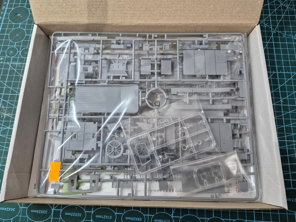 ICM 35665 Model T 1917 Ambulance (early) 1:35 Military Vehicle Model ...