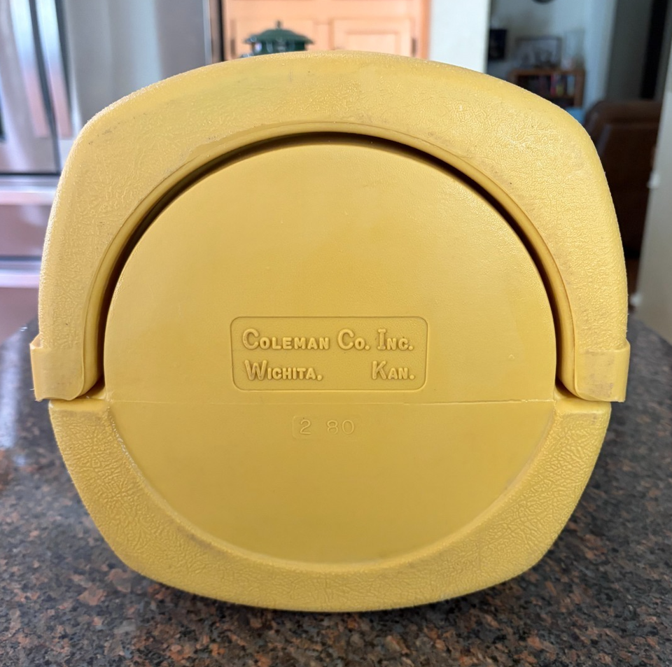 Vintage Coleman Yellow Clamshell Lantern Carrying/Storage Case 2/80 ...