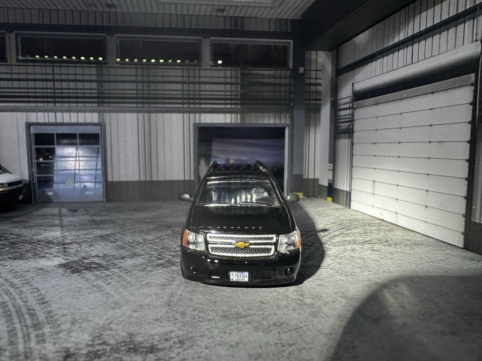 596 Model 1/64 Chevy Suburban Secret Service | eBay