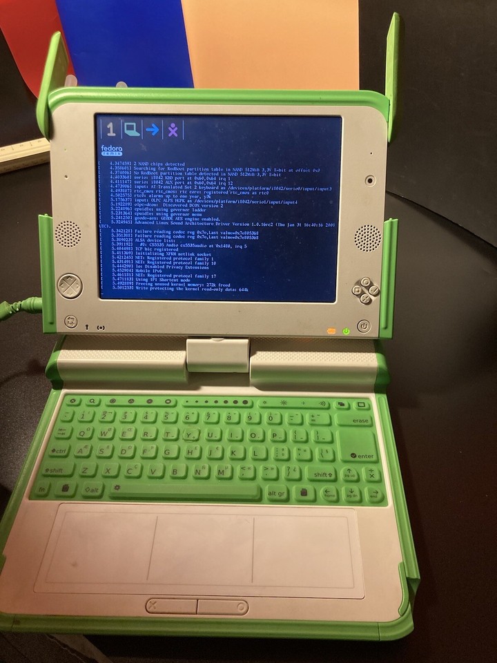 XO One Kids Laptop Per Child computer w/ strong battery life & battery ...