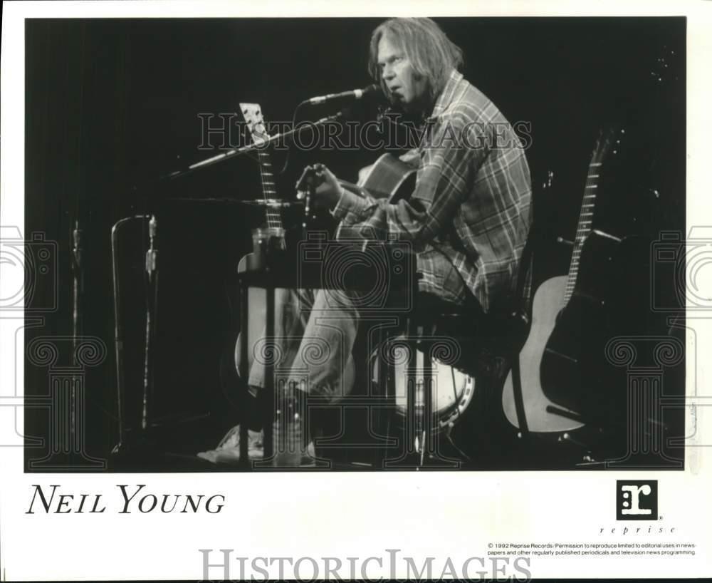 Neil Young Wallpaper Neil Young Bohemian Attire Black And White