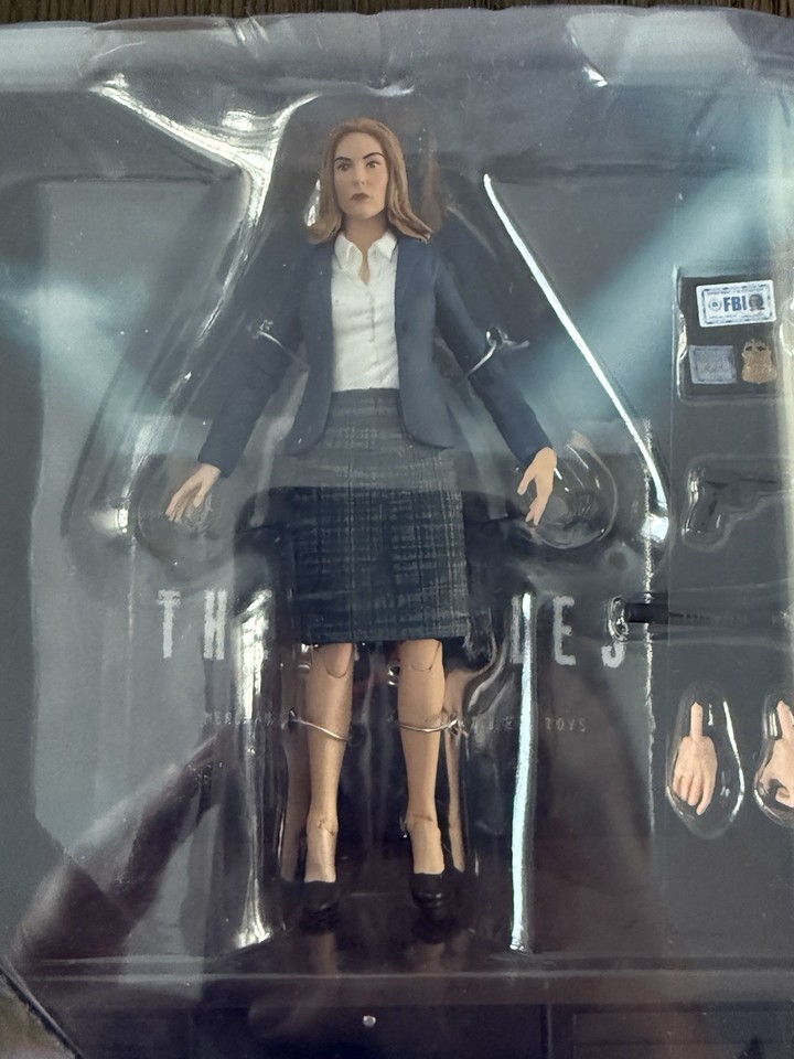 X-Files Agent Dana Scully Action Figure Diamond Select 2016 Diorama Set ...