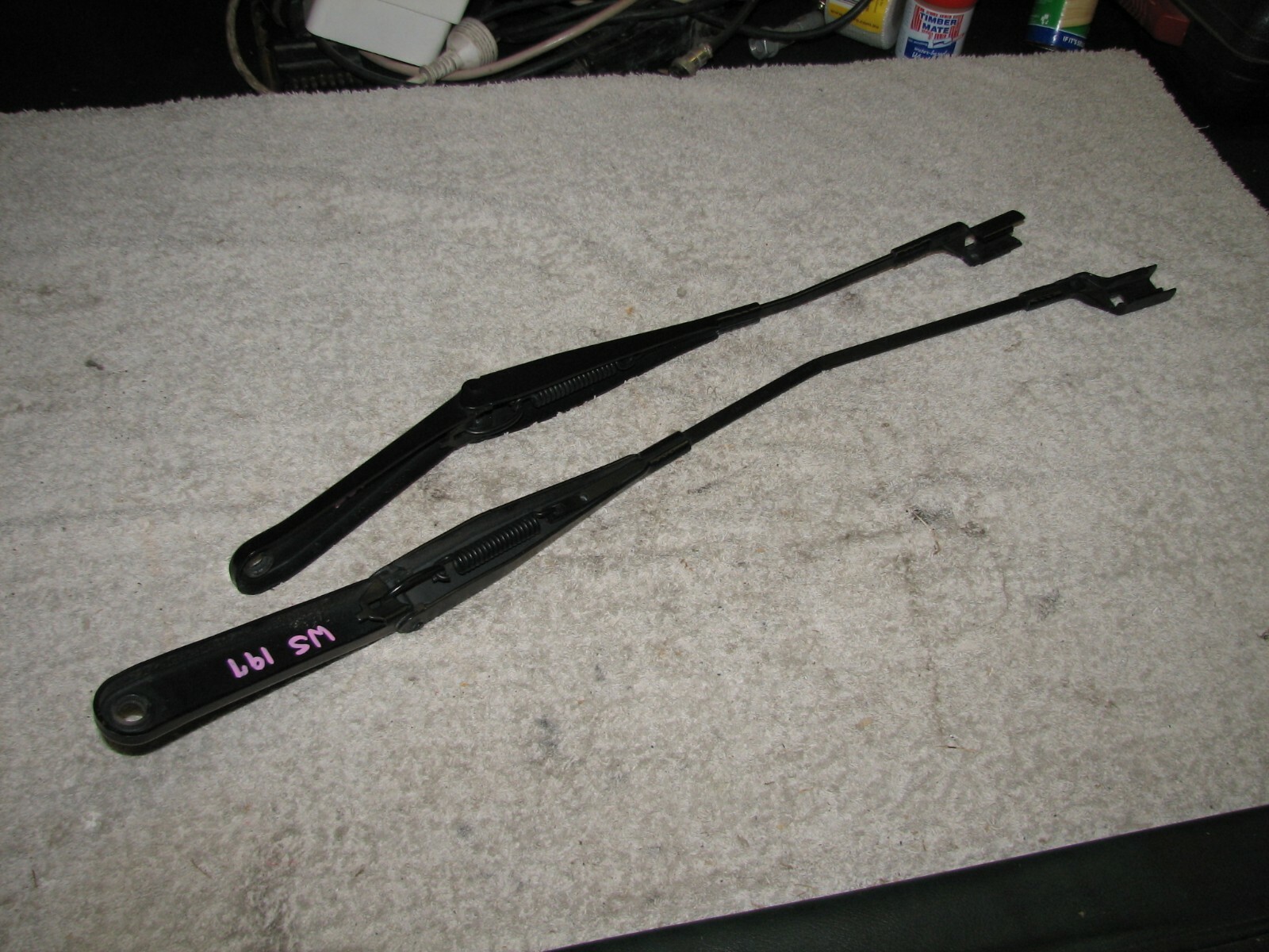 *FORD 2010 WS FIESTA 5 DOOR WINDSCREEN WIPER ARM BASES X2 ( 60,000 KM ...