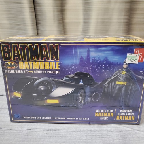 AMT Batman 1989 Batmobile w/ Resin Batman Figure 1:25 Scale Model Kit ...