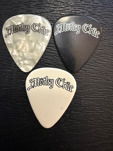 MOTLEY CRUE #4 / PICK LOT OF (3) AUTHENTIC TOUR GUITAR PICKS!!!! | eBay
