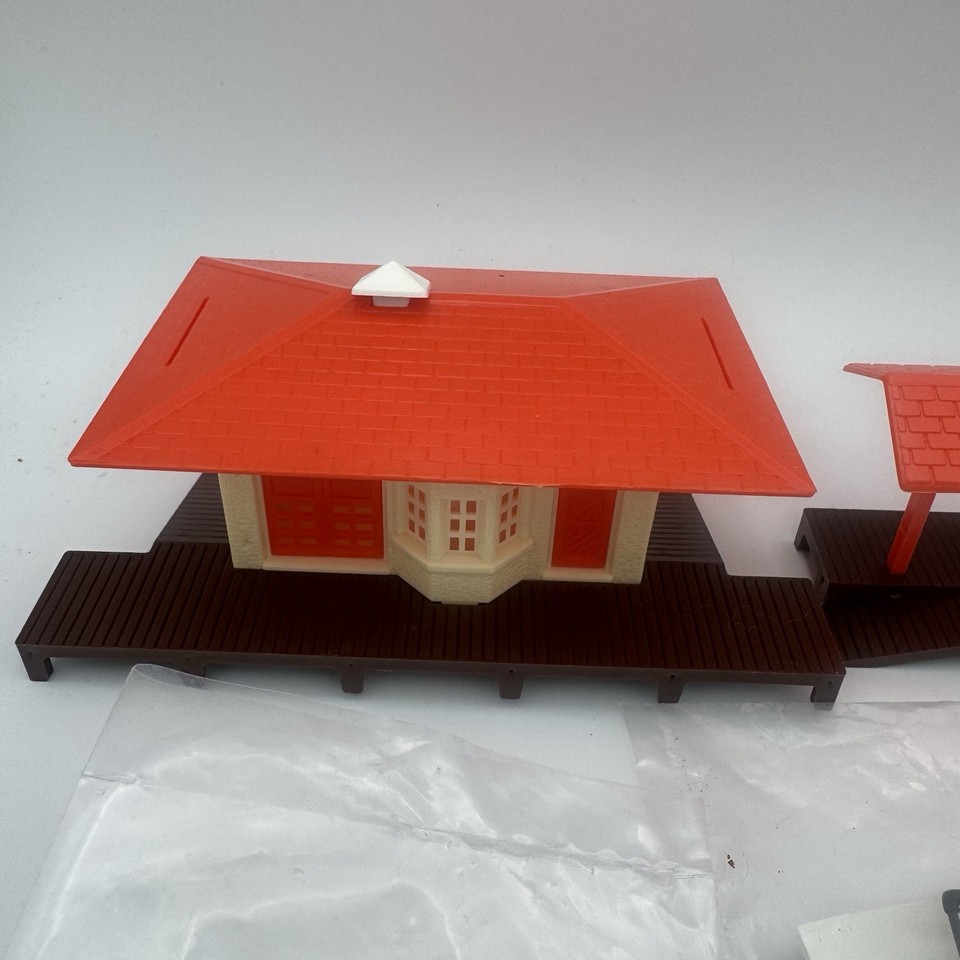 Vintage Bachmann HO Scale Farm Set - People, Animals, Signs & Buildings ...