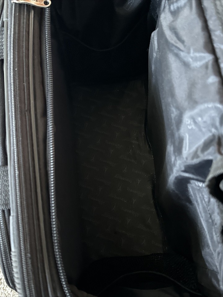 TravelPro Flight Crew 4 Black Wheeled Tote Luggage Rolling Carry On | eBay