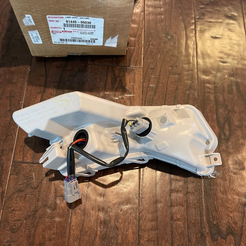 NEW Genuine OEM 2015-2017 Toyota Camry LH LED Daytime Running Light ...