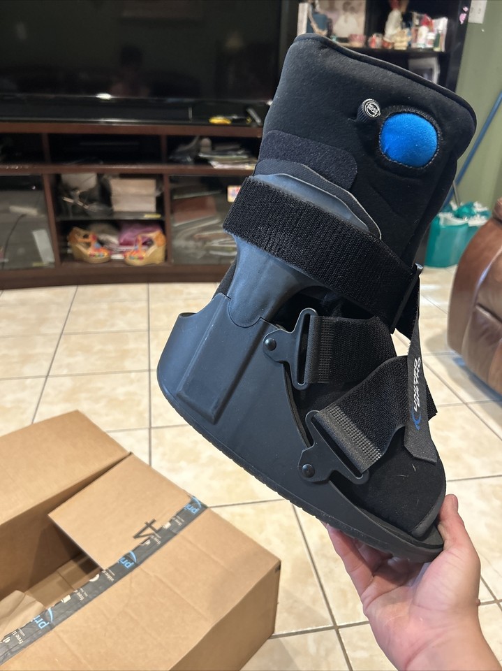 United Ortho Walking Boot Fracture Boot for Broken Foot, Sprained Ankle ...