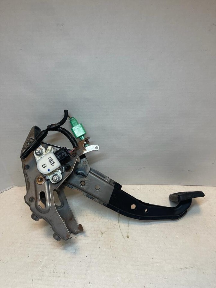 2009-2015 TOYOTA PRIUS BRAKE PEDAL W/ BRAKE PEDAL STROKE SENSOR ...