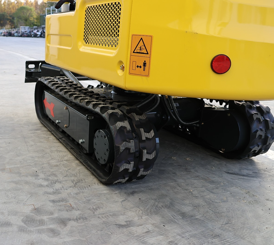 Mini Excavator Kubota Engine Telescopic side swing Tracked 1.8T Digger ...