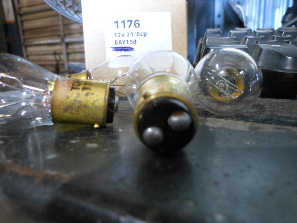 Vintage Auto Moto Taillight Tail Light Bulbs 12V 12 Volt 21/6CP 15D ...