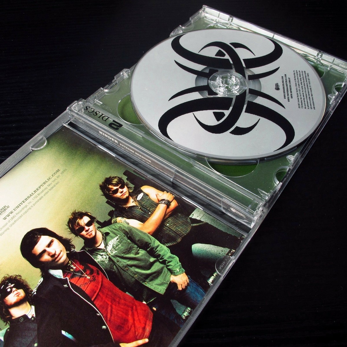 Hinder Extreme Behavior Deluxe Edition