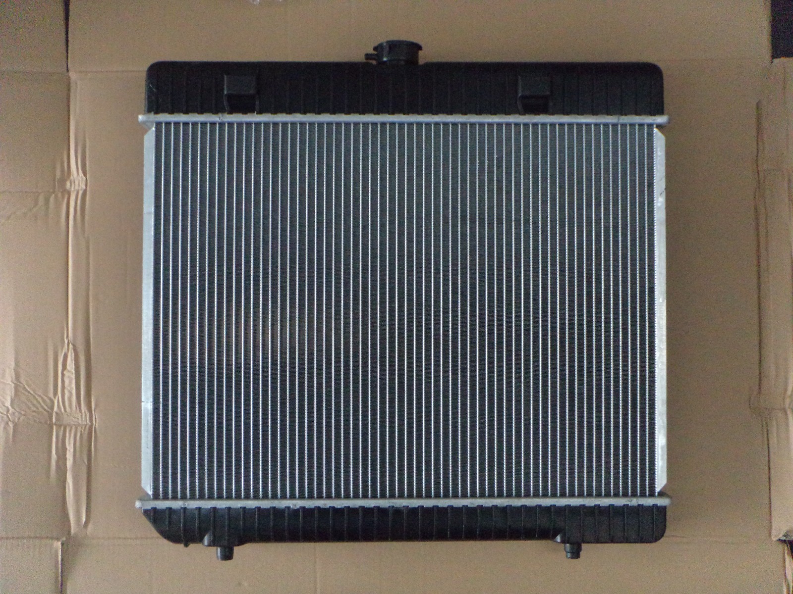 RADIATOR For MERCEDES W126 280SE 280SEL 81-85 W123 230 250 280CE 76-80 ...