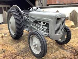 Martyn's Farm Models | eBay Stores