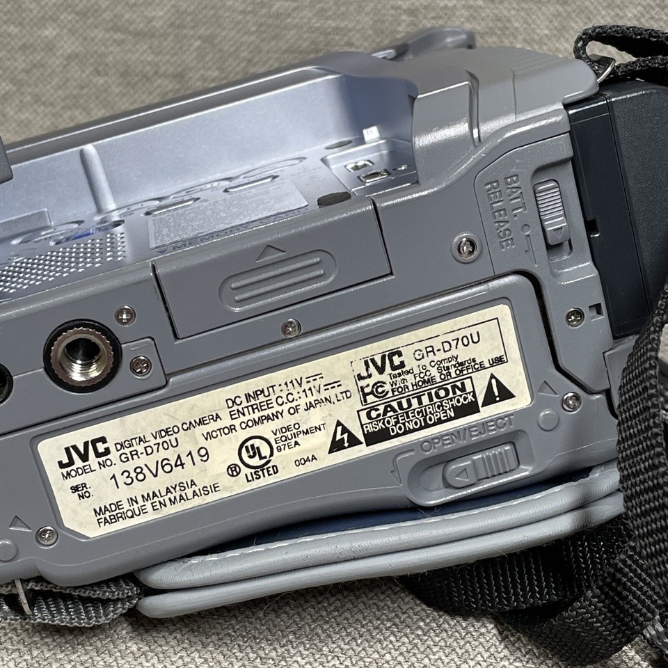 JVC Digital Video Camcorder GR-D70U + Bag + Cables + Battery Working ...