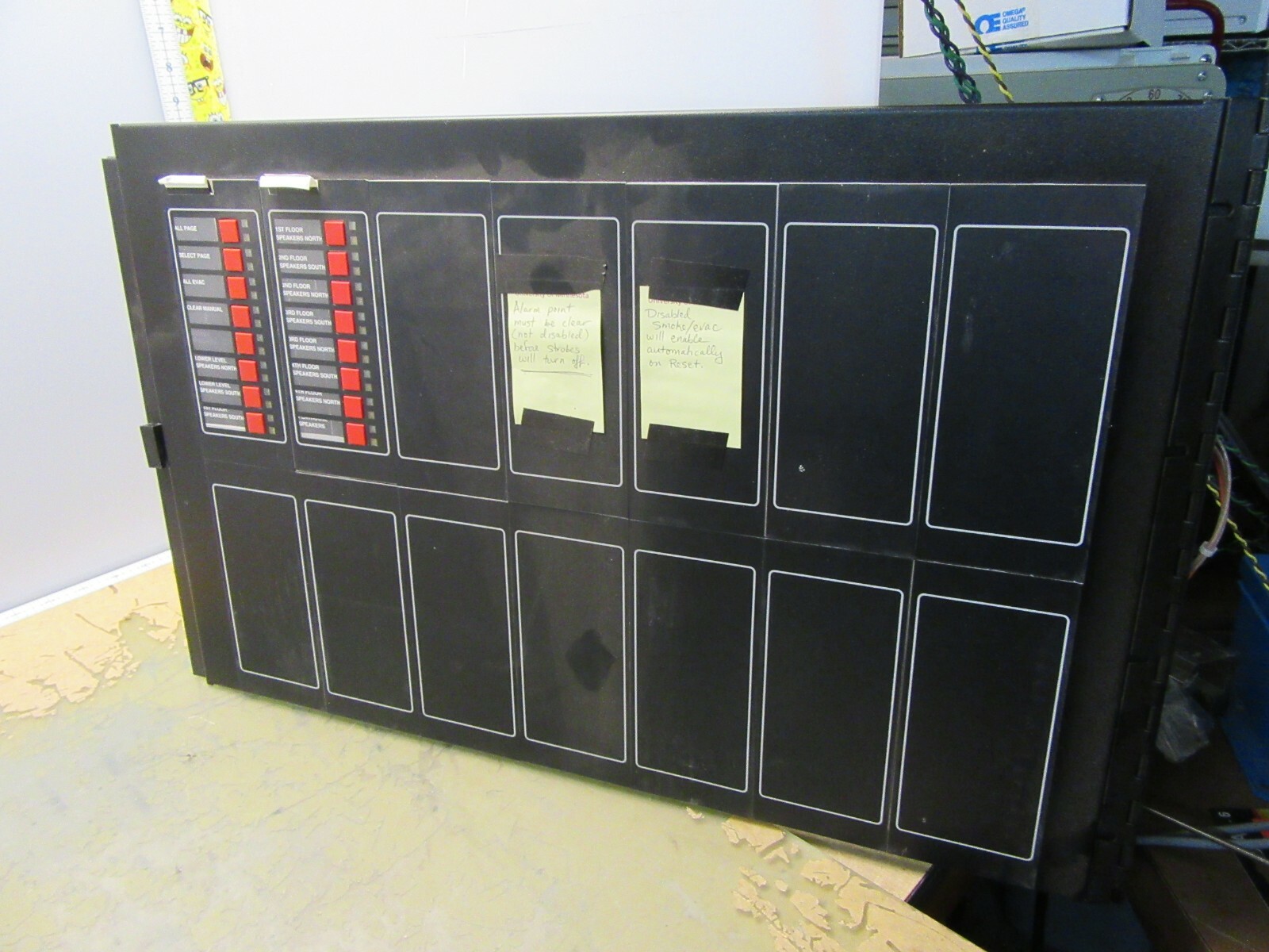 siemens fire alarm panel w/ vsm-1 operator annunciator switch modules ...
