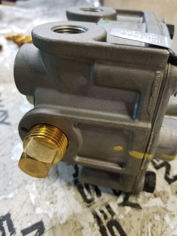 Bendix Brake Relay Valve T-298525-a | Aftermarket | T298525A