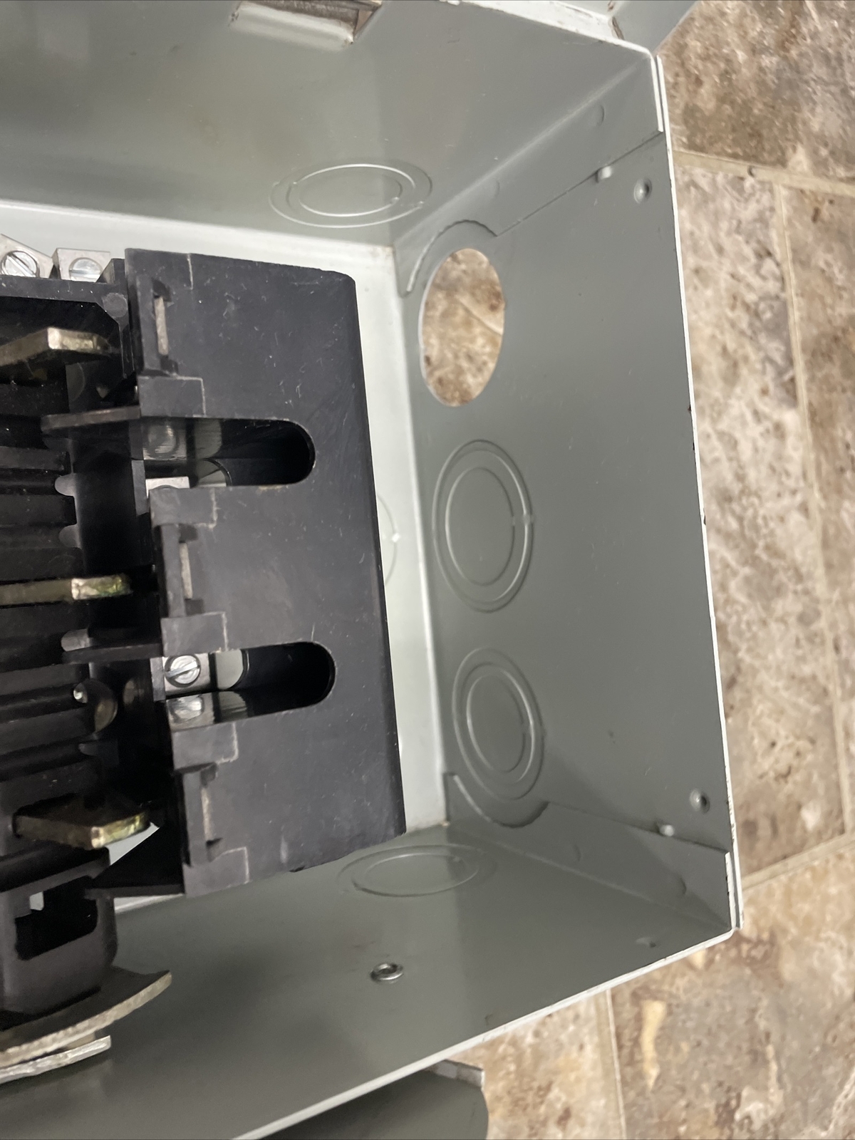 CROUSE HINDS GH422N FUSIBLE ENCLOSED SWITCH 60A 240VAC 3 POLE TYPE 1 W ...