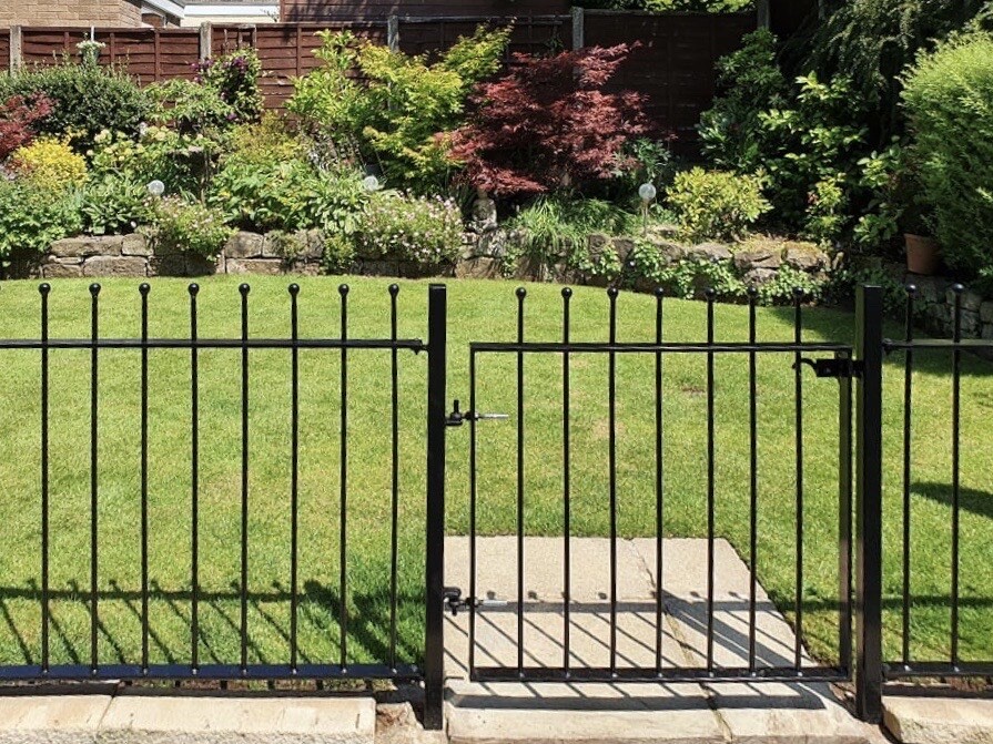 HIGH QUALITY - SQUARE STEEL GATE POST / WROUGHT IRON RAILING POST - S/M ...