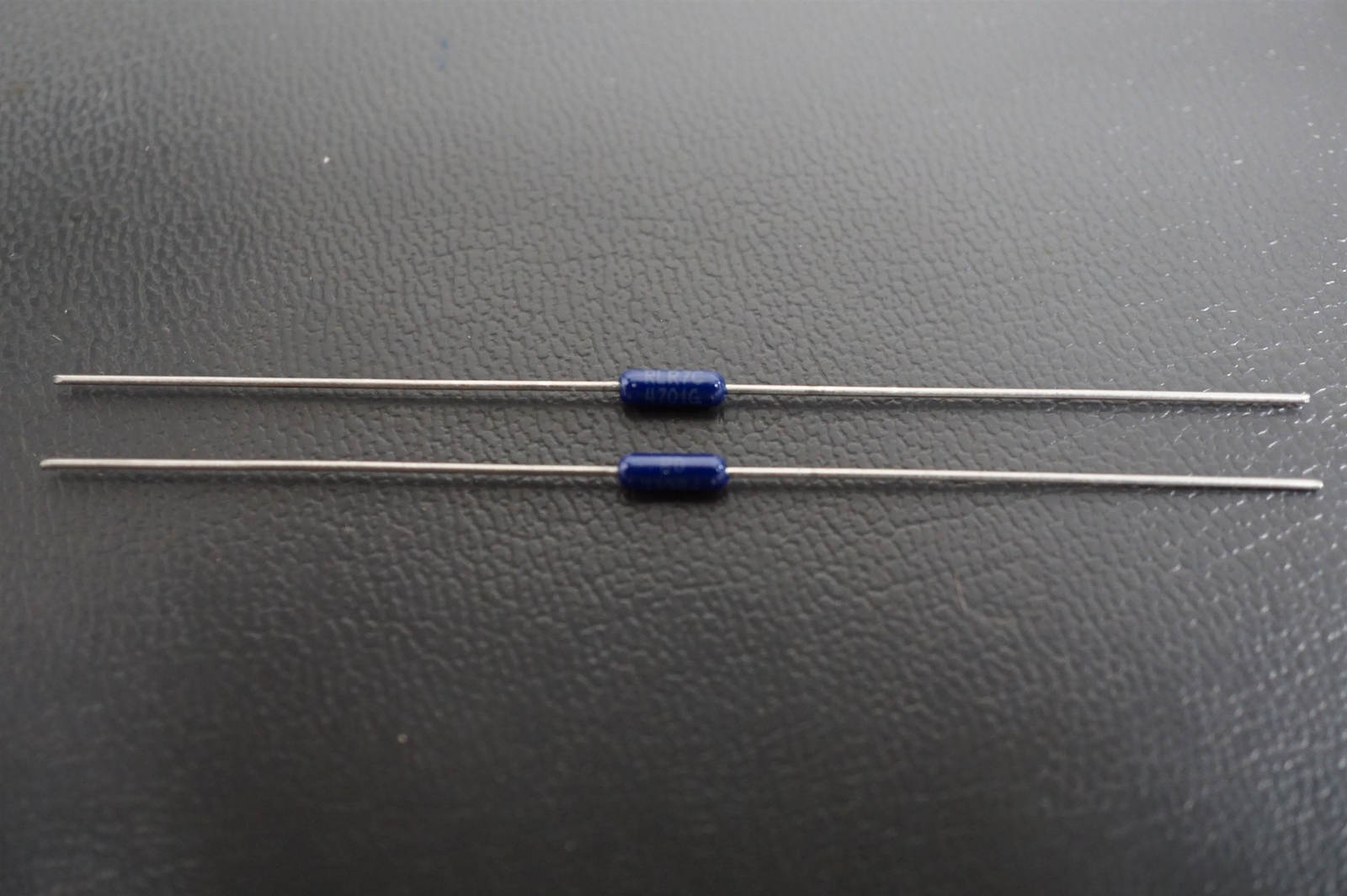 Lot of 2 RLR07C4701GR Vishay Metal Film Resistor 4.7k 4700 Ohm 250mW 1 ...