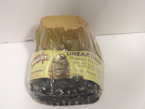 CREATURE FROM THE BLACK LAGOON UNEARTHED MONSTER DIG SET UNIVERSAL ...