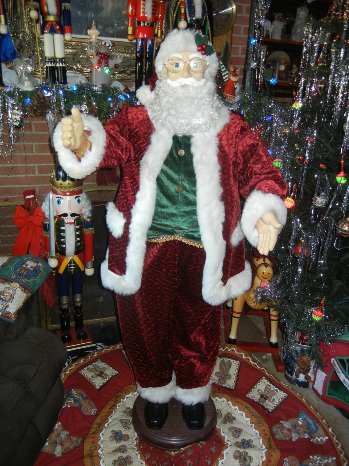 ANIMATED LIFE SIZE 5 FOOT SINGING & DANCING SANTA / SOFT BEARD ...
