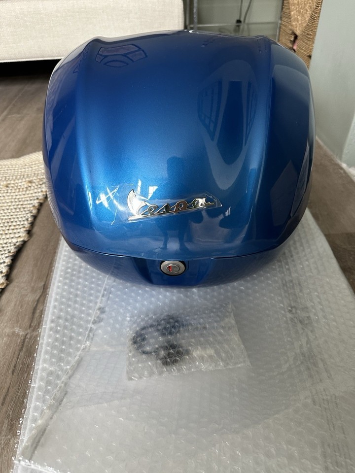 Vespa Piaggio PI600DQ Back Box. Genuine Piaggio Part For Vespa Sprint ...