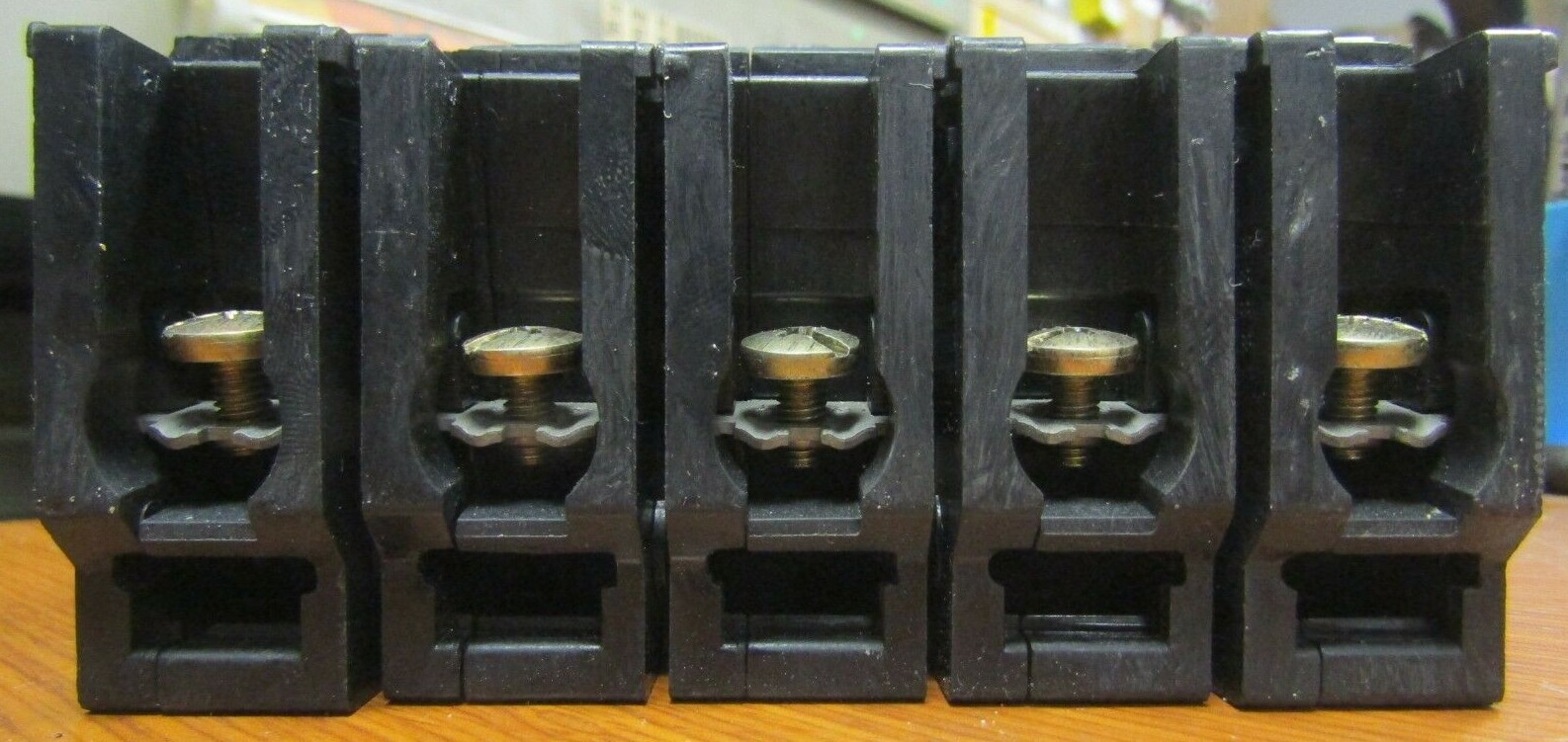 👀 5) CUTLER HAMMER 20 AMP CIRCUIT BREAKER 1 POLE 120/240 VAC QC1020 LOT ...