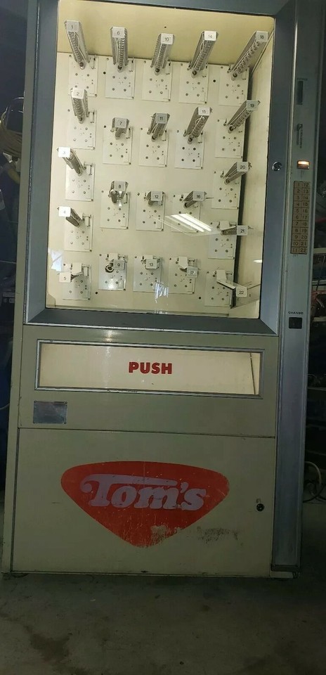 TOMS Vintage Showcase SNACK VENDING MACHINE 22 SPINDLES SHIPPING ...