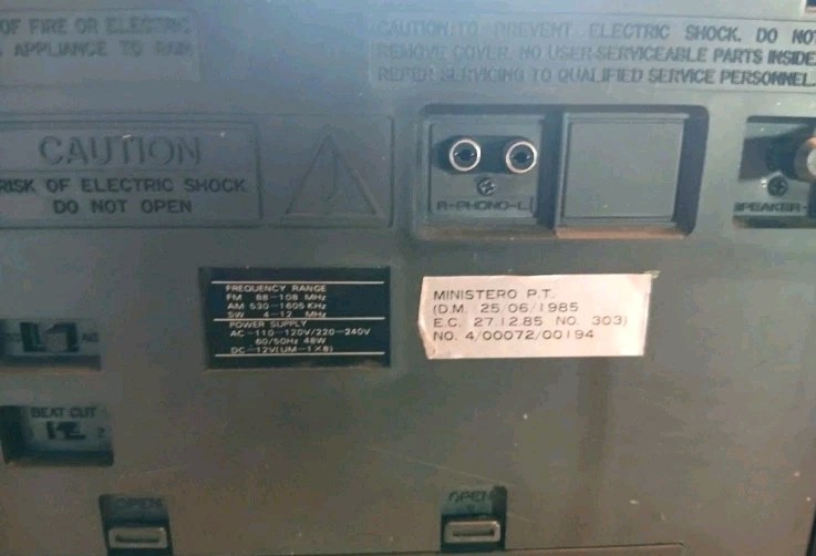 boombox Lasonic L30 un radioregistratore stereo vintage degli anni '80 ...