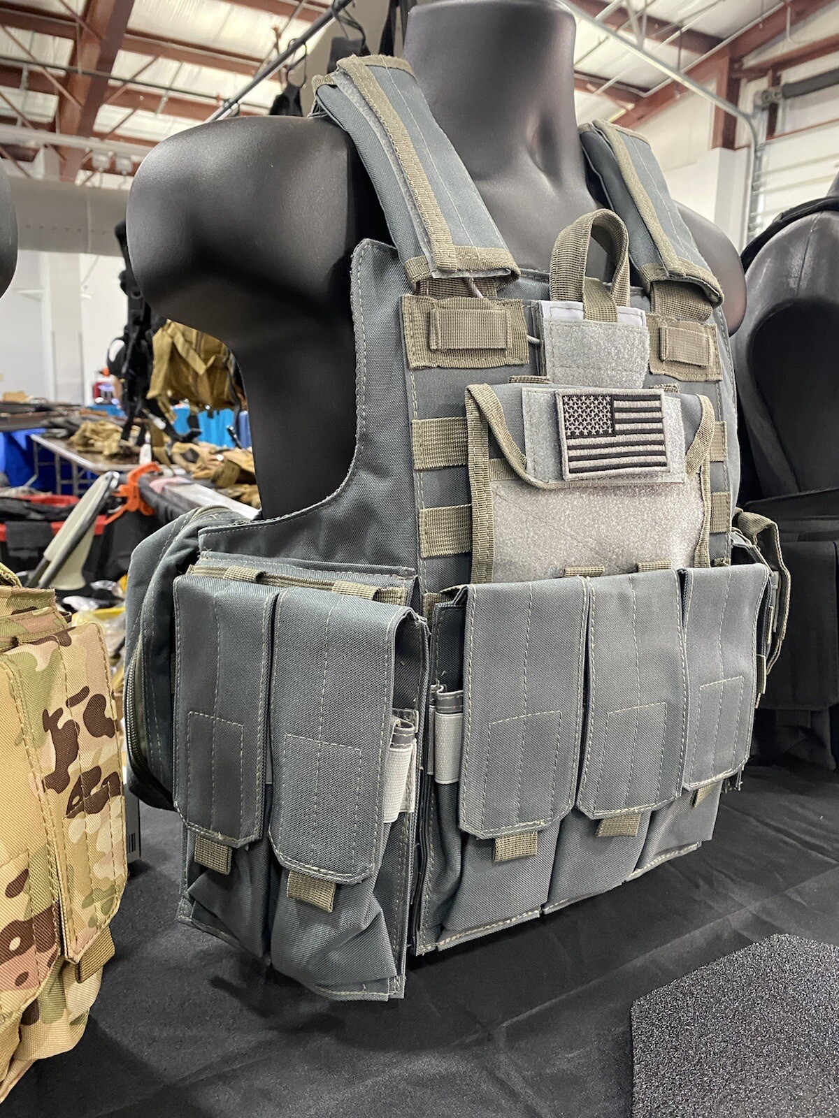 Tactical Vest Plate carrier w/ 2 Curved 10x12 Plates & Side Plates ...