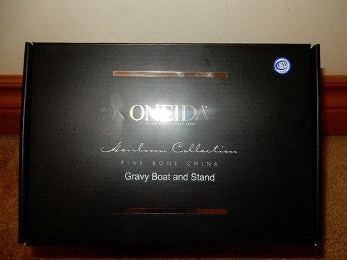 ONEIDA HEIRLOOM COLLECTION FINE BONE CHINA GRAVY BOAT+STAND ...