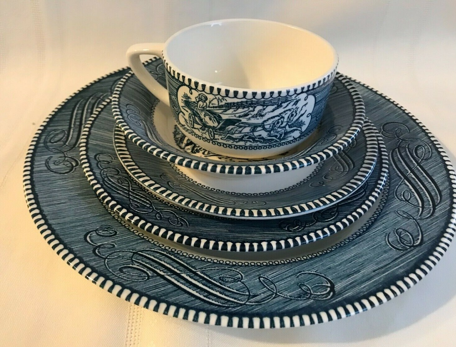 ROYAL CHINA ~ CURRIER & IVES BLUE DINNERWARE ~ 5 PIECE PLACE SETTING ...